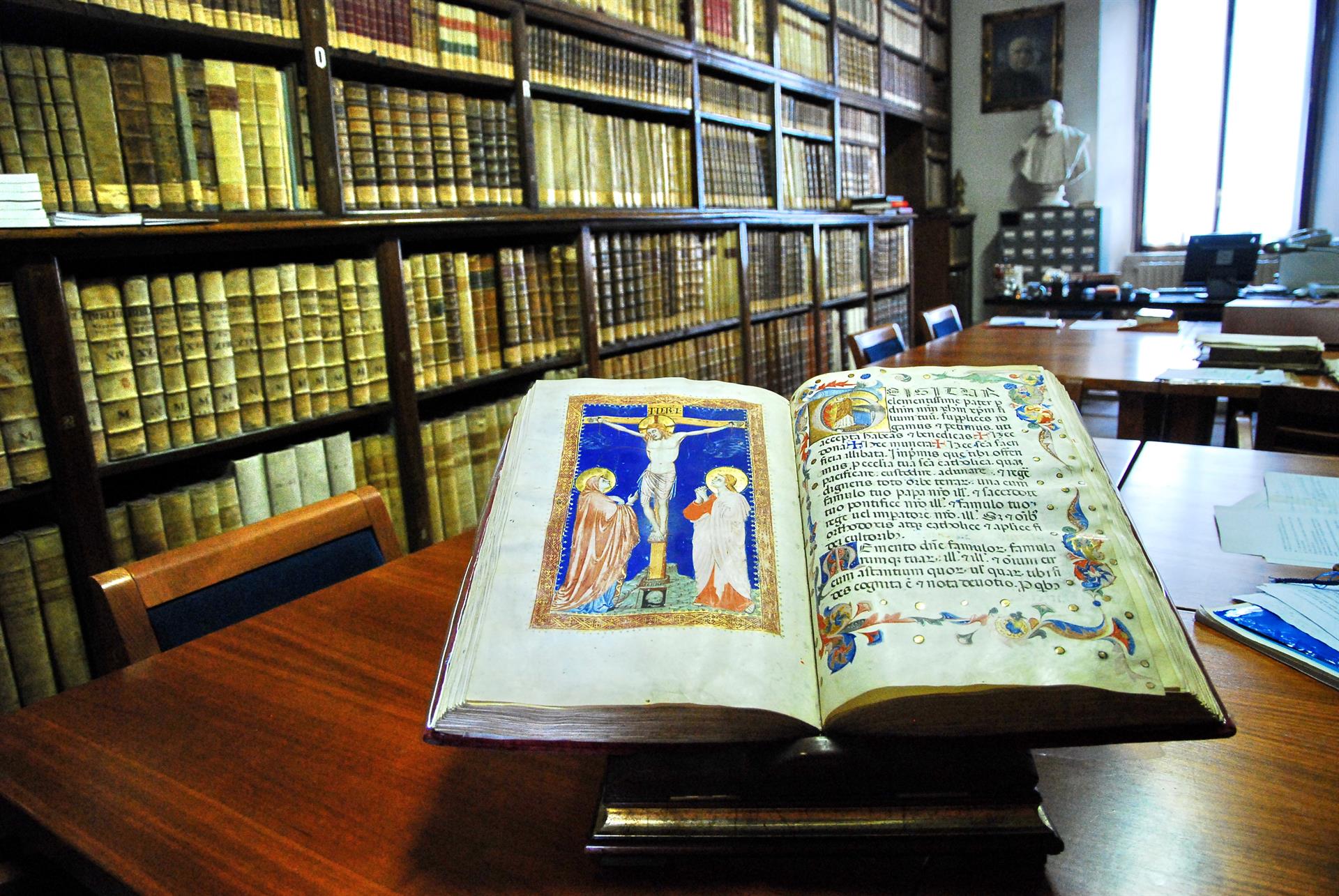 Chapter Library of Milan Cathedral: Cradle of Literary Treasures